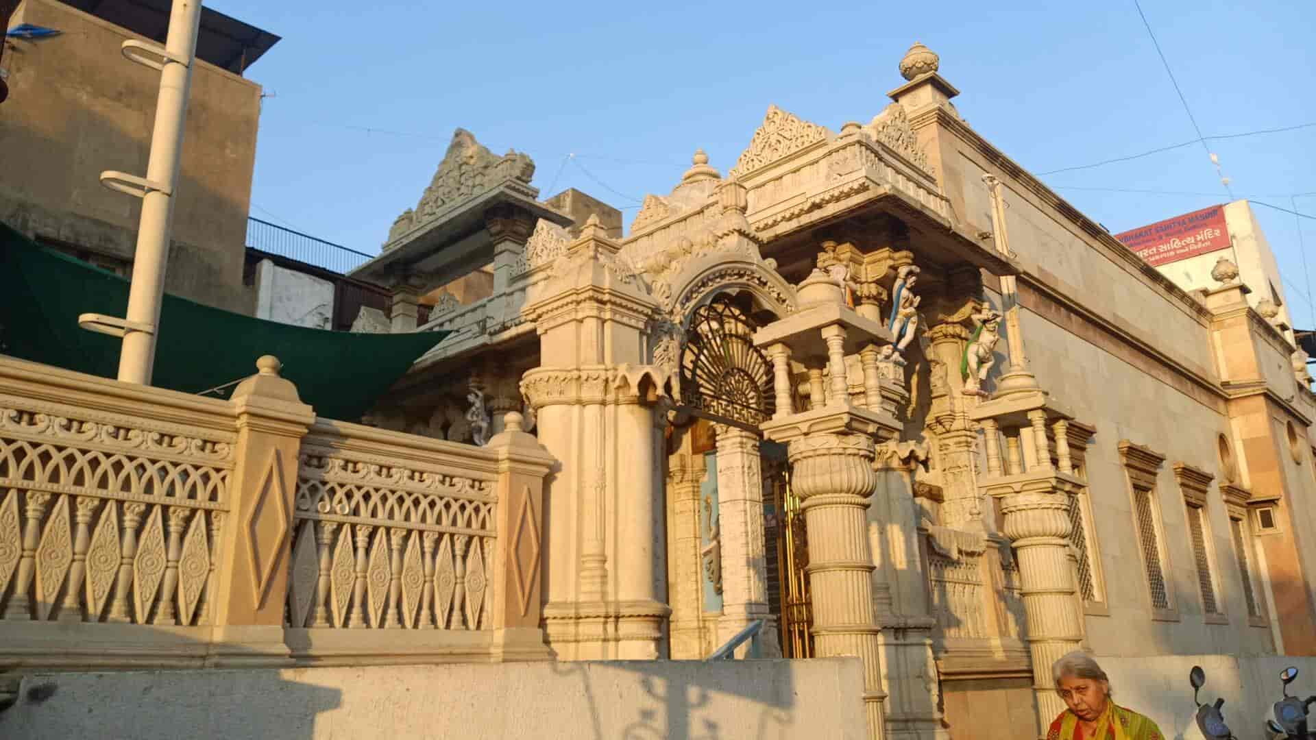 Shri Mahaveer Swami Shwetambar Jain Temple in Gandhi Road,Ahmedabad ...