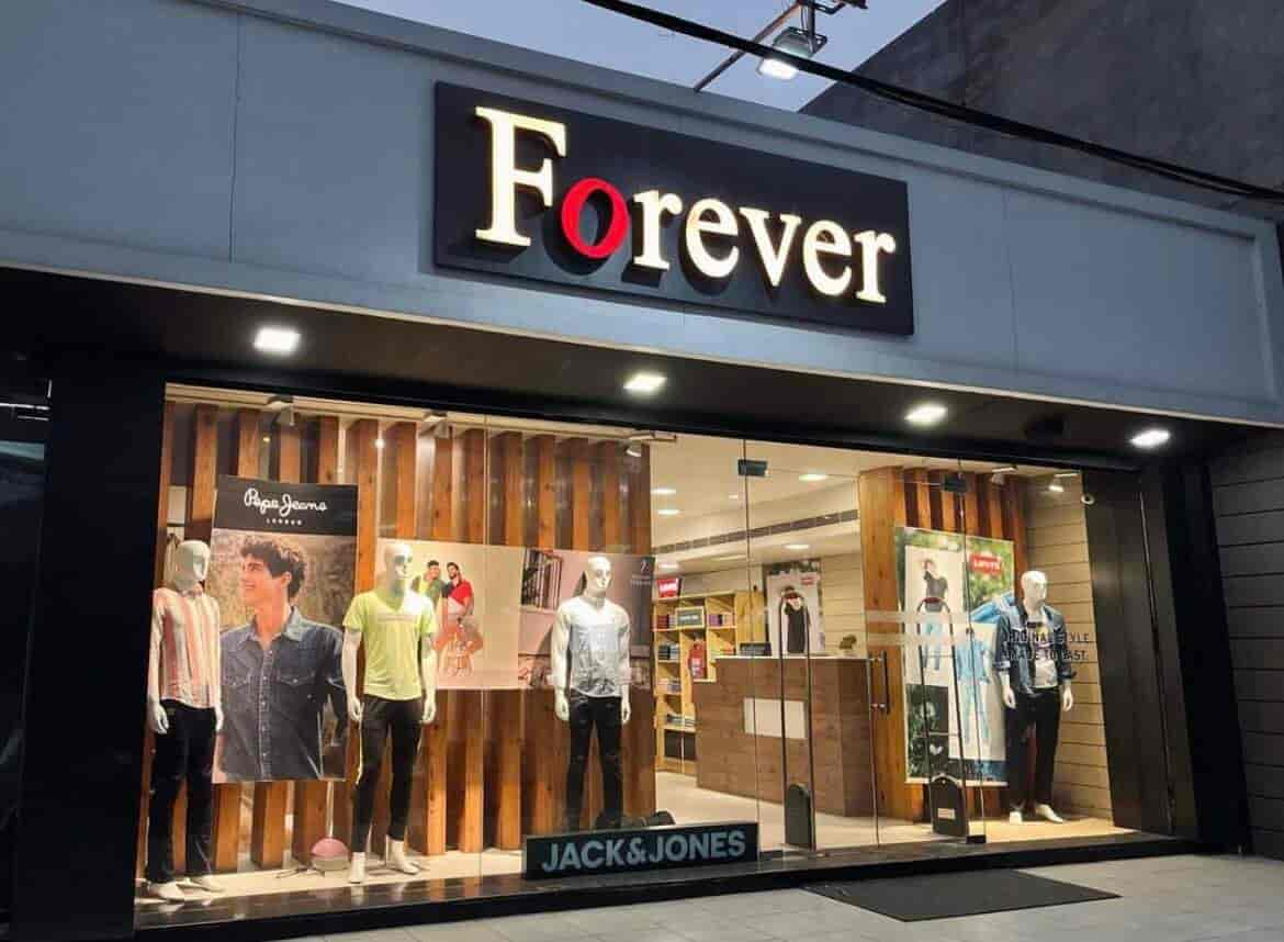 Clothes forever store