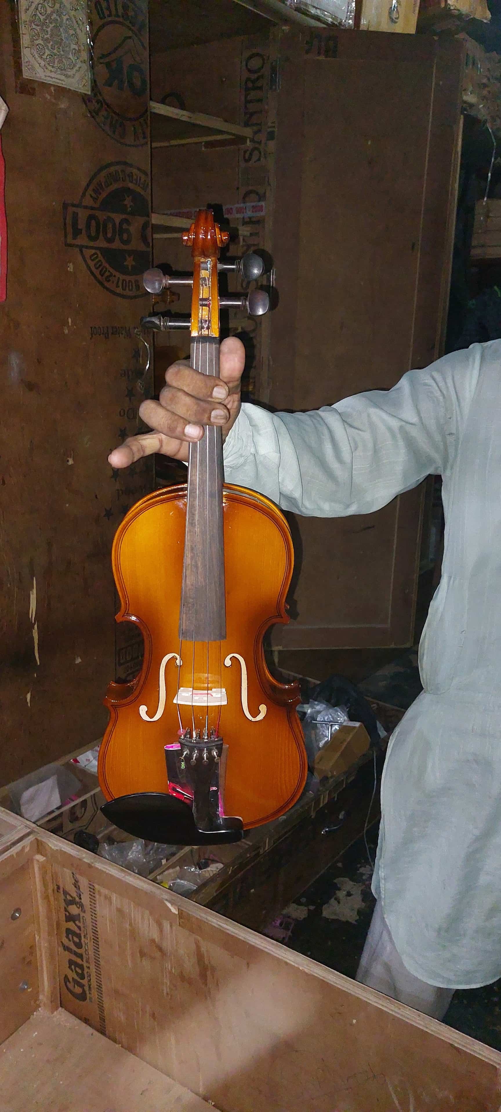 Varun Musicals & Co in Geeta Colony,Delhi - Best Electric Guitar ...