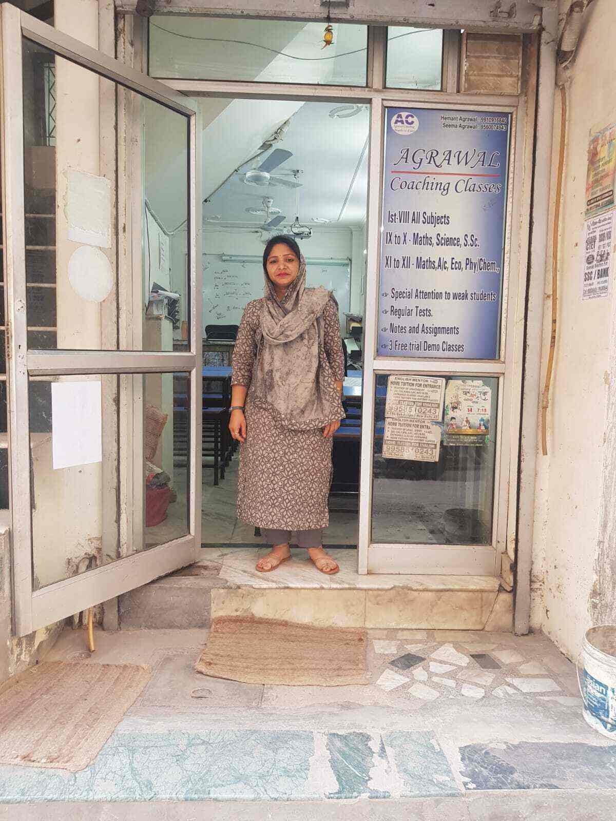Seema Agrawal in Dakshinpuri,Delhi - Best Tutorials in Delhi - Justdial