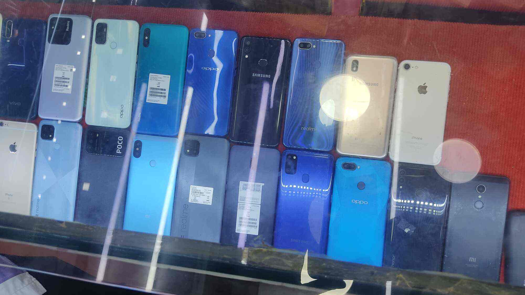 Cell Crown Mobiles in Marine Drive,Ernakulam - Best Mobile Phone ...
