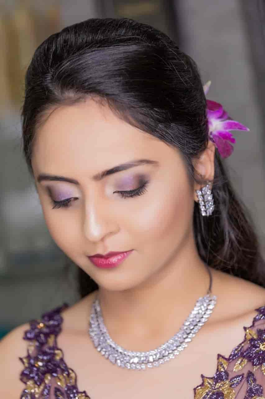 Ayushi Vaidya's Instagram, Twitter & Facebook on IDCrawl