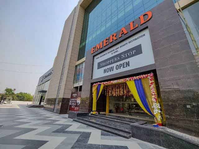 Inox Cinemas (Emerald Mall) in Aashiyana,Lucknow - Movie Theatre near ...