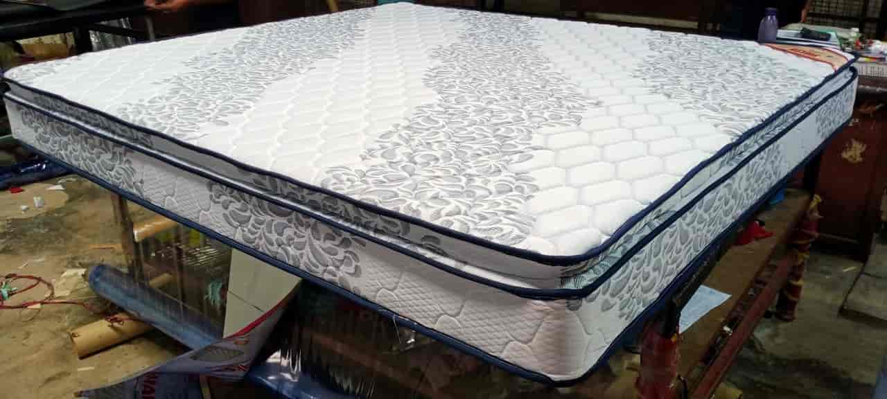 Top mattress retailers store