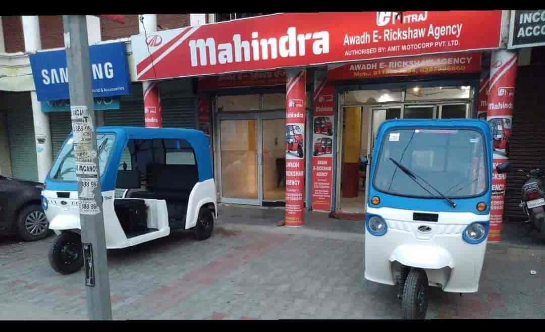 Mahindra e rickshaw dealership store