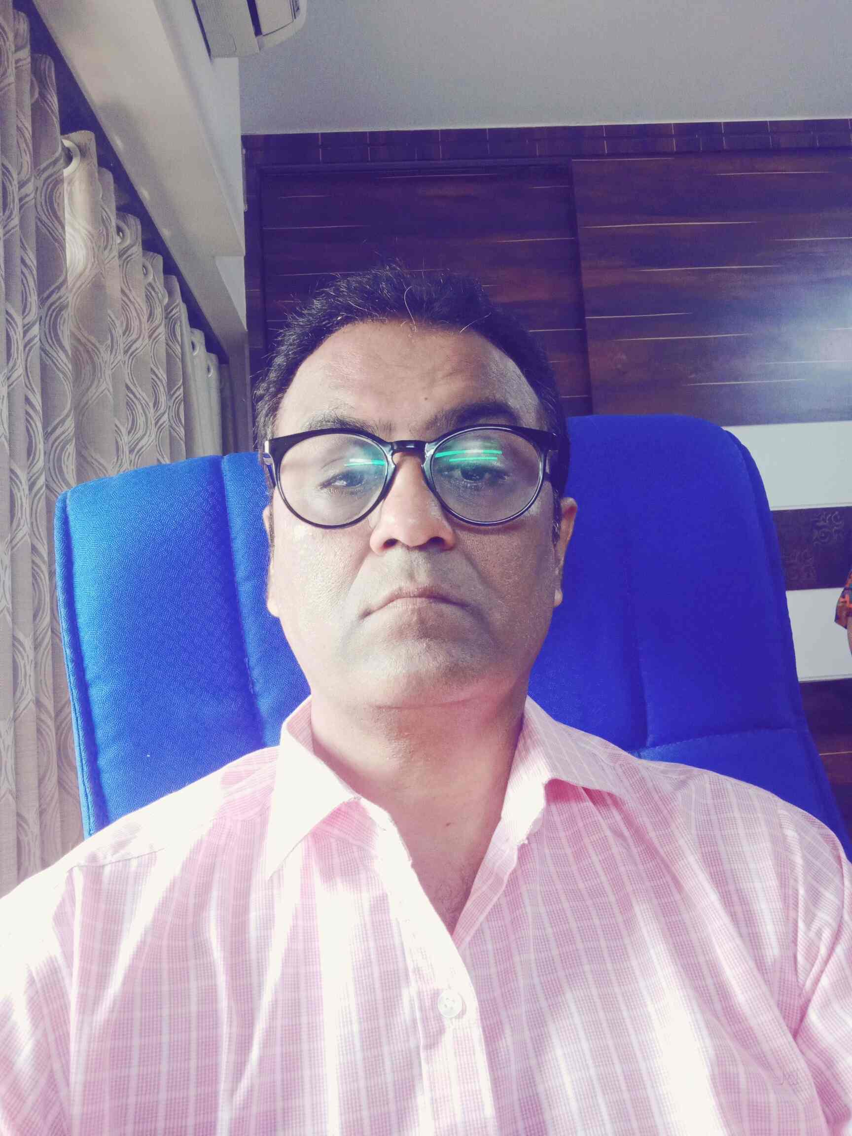 Pathik Shah's Instagram, Twitter & Facebook on IDCrawl