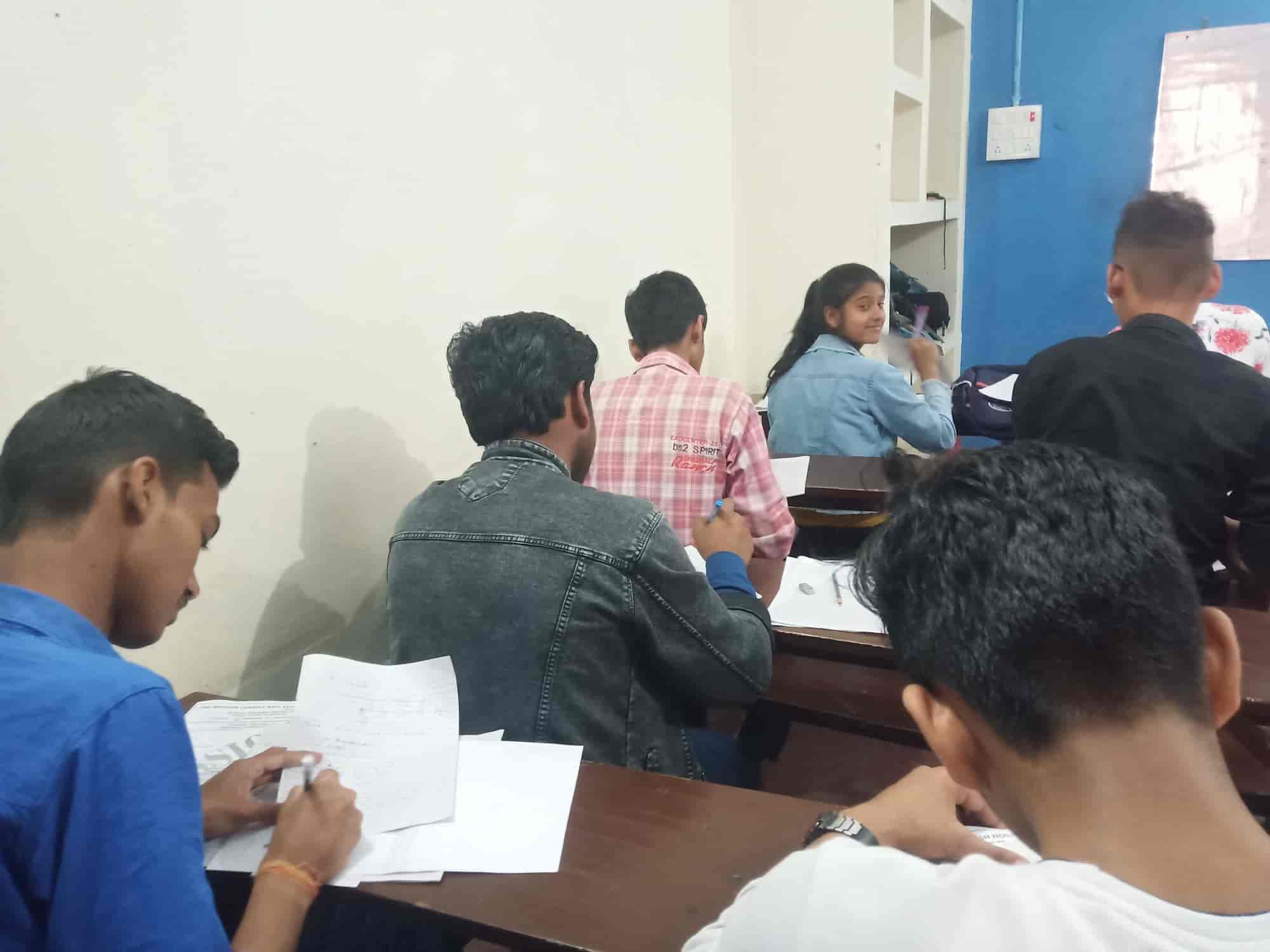 Book Mission Classes And Avinash Hostel in Mai Asthan Road,Muzaffarpur ...