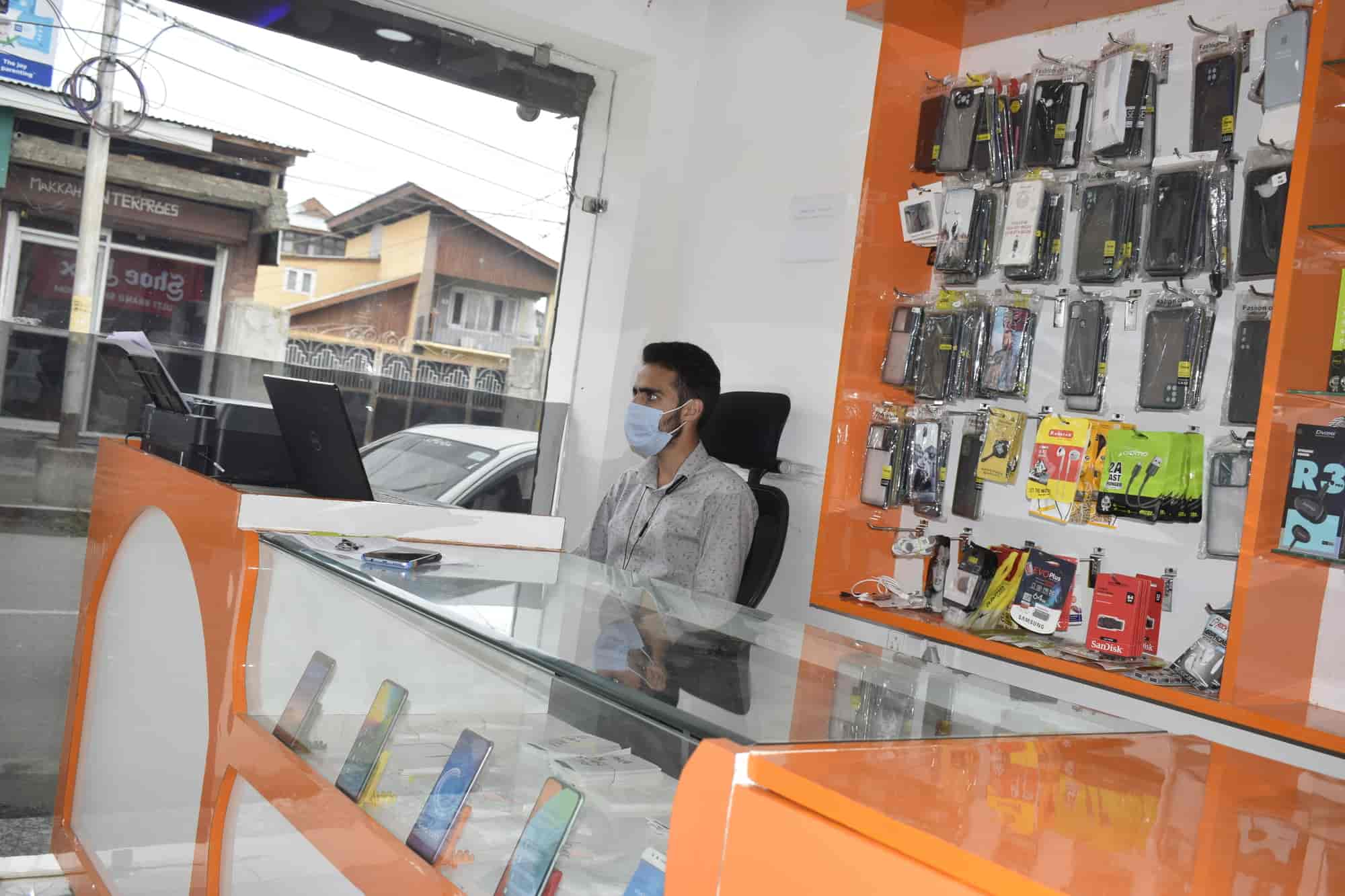 Zee Square in Buchpora,Srinagar - Best Mobile Phone Dealers in Srinagar ...