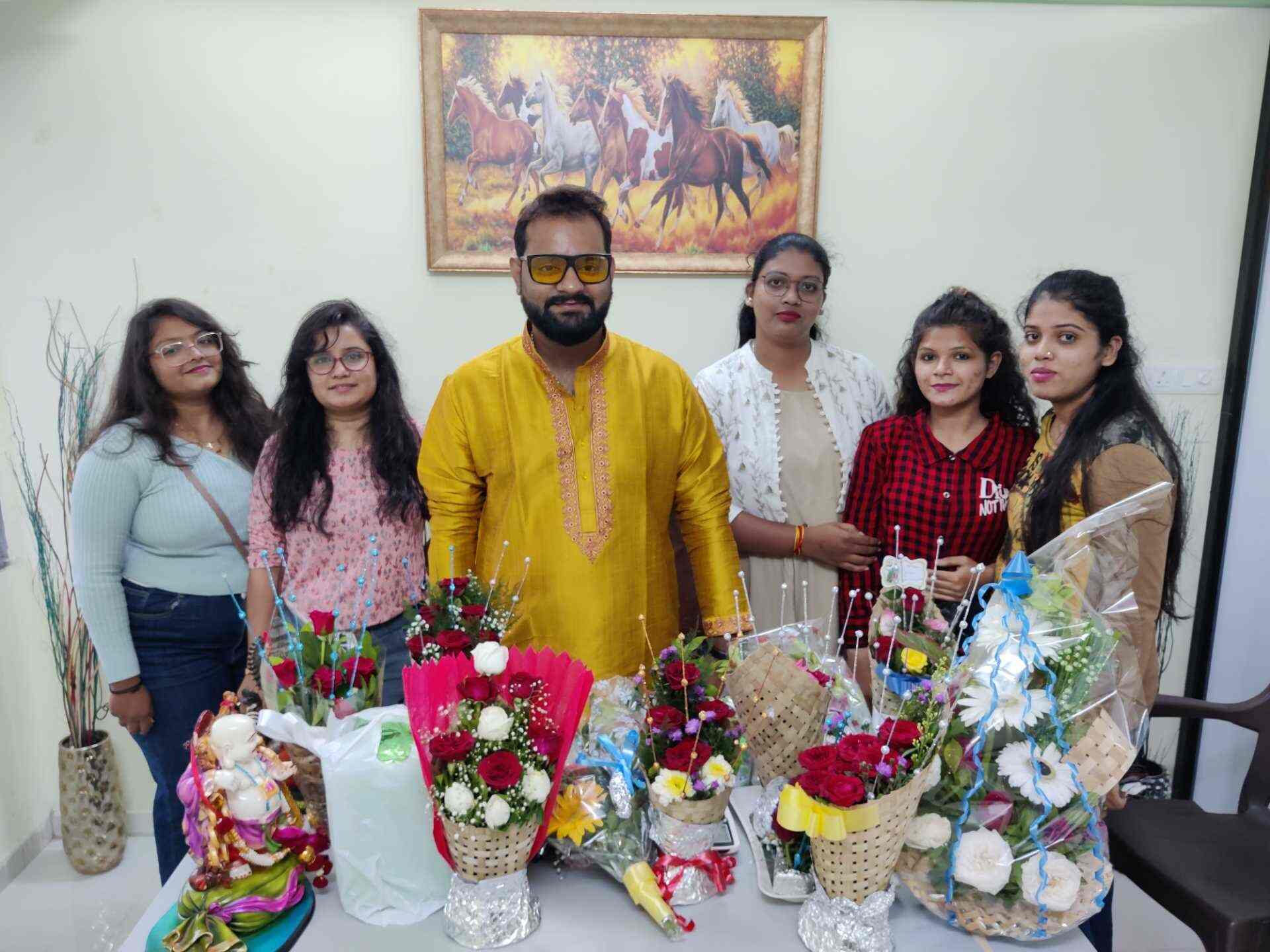 ASTRO WORLD - VISHAL ANAJWALA in Adajan Dn,Surat - Best Astrologers For ...