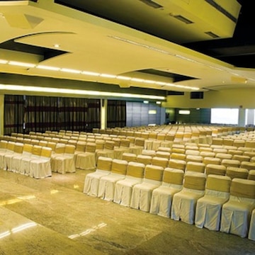 Top Conference Halls 101 To 200 Seats in Majestic - Best Conference ...