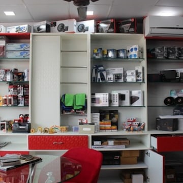 Studio 4 car accessories store