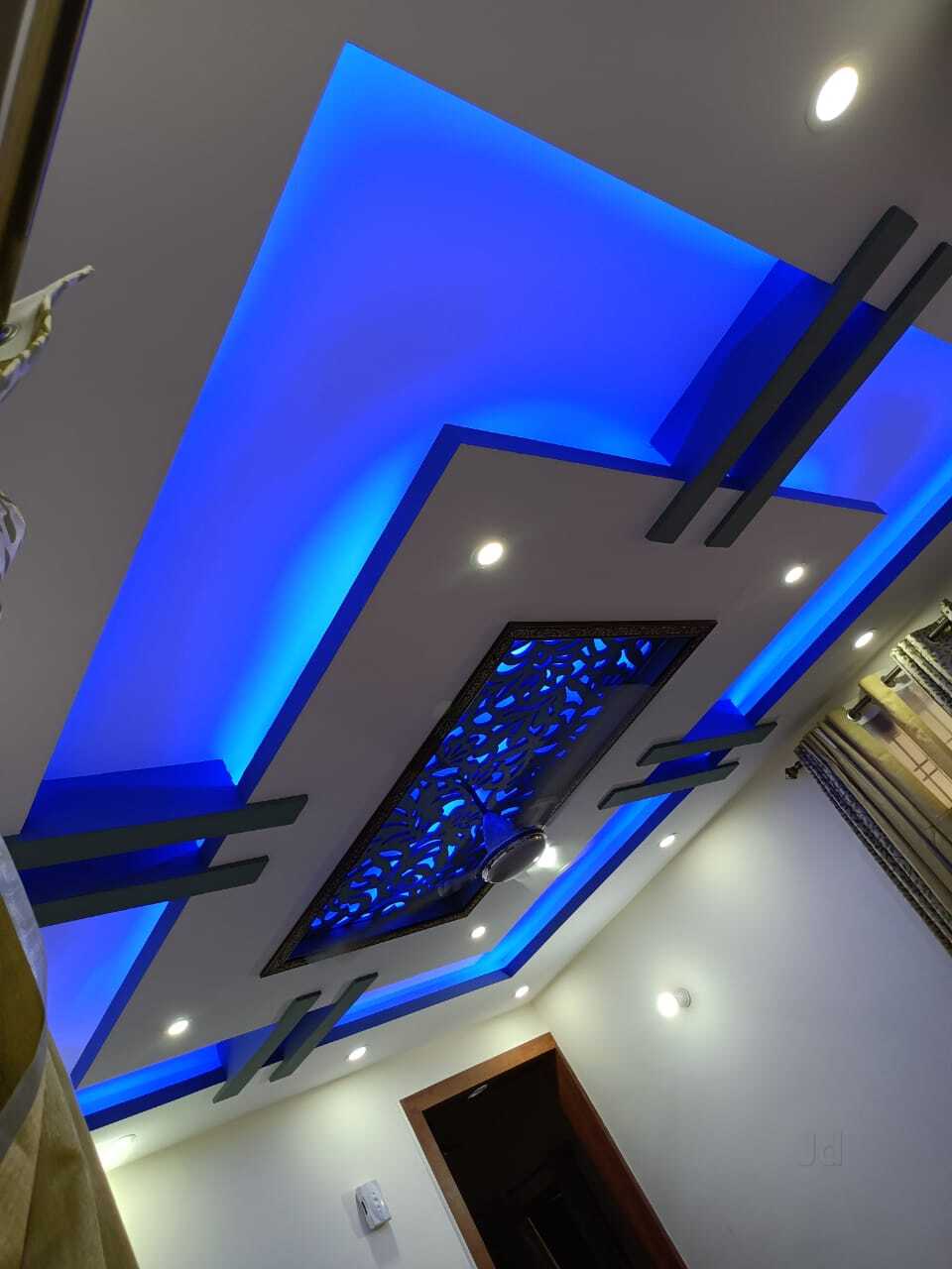 Fall ceiling pop store