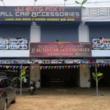 Car accessories shop in dindigul store