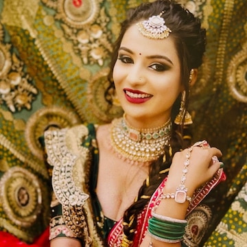 Ayushi Vaidya's Instagram, Twitter & Facebook on IDCrawl