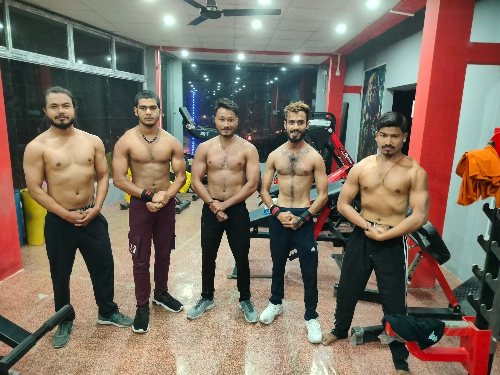 Unisex gym near me store