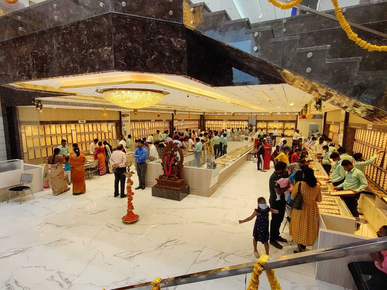 Lalithaa Jewellery Mart (Tapadia Maruti Infinity Mall) in Chanda Nagar ...