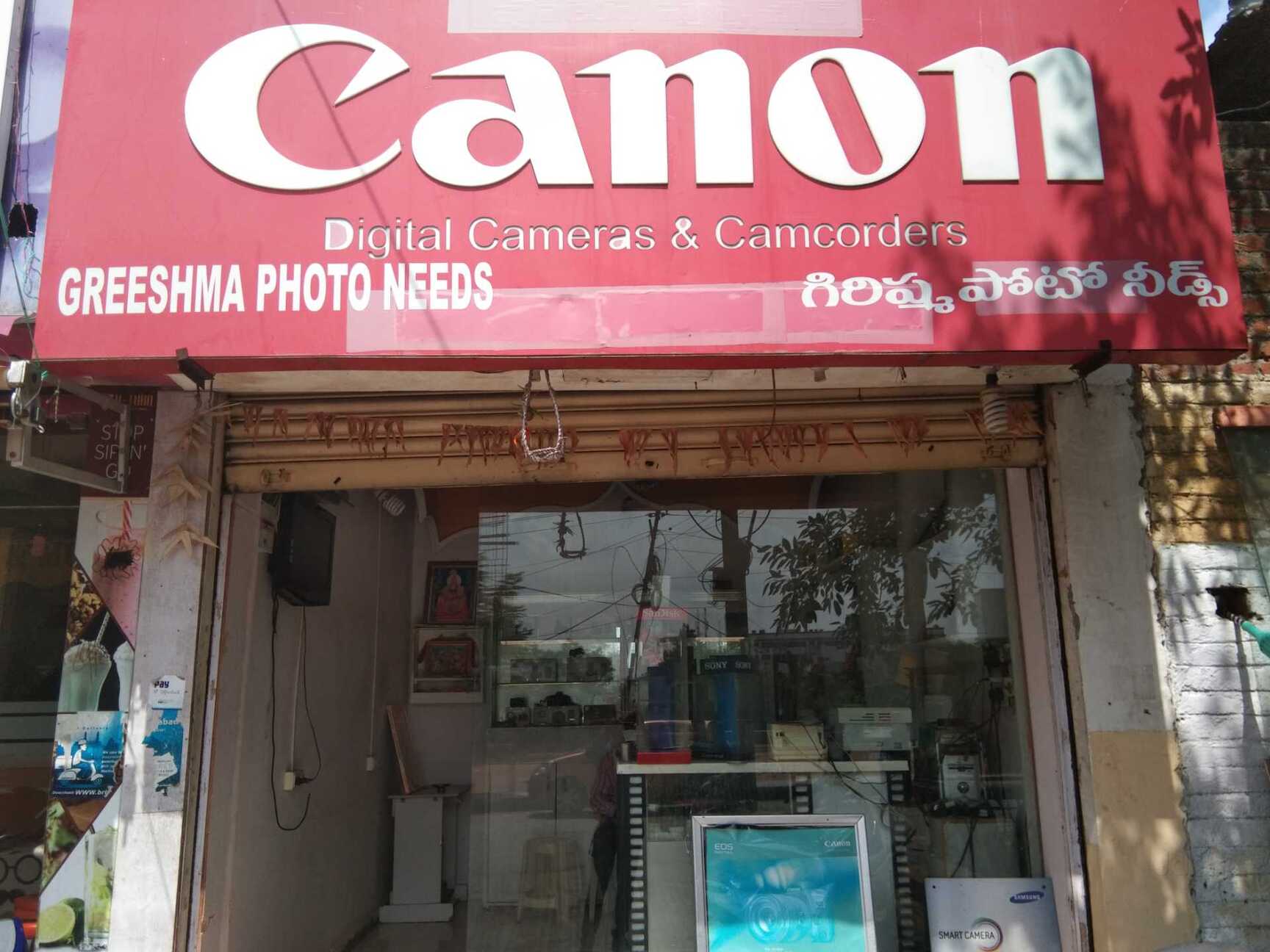 Canon showroom near me store