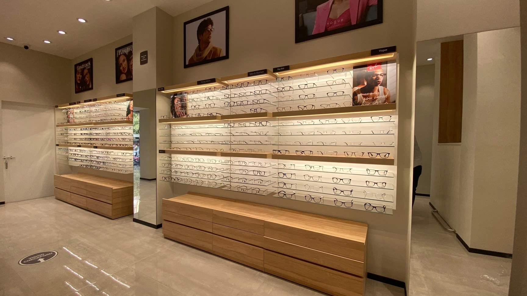 Titan Eye Plus in Mama Chowk,Jalna - Opticians near me in Jalna - Justdial