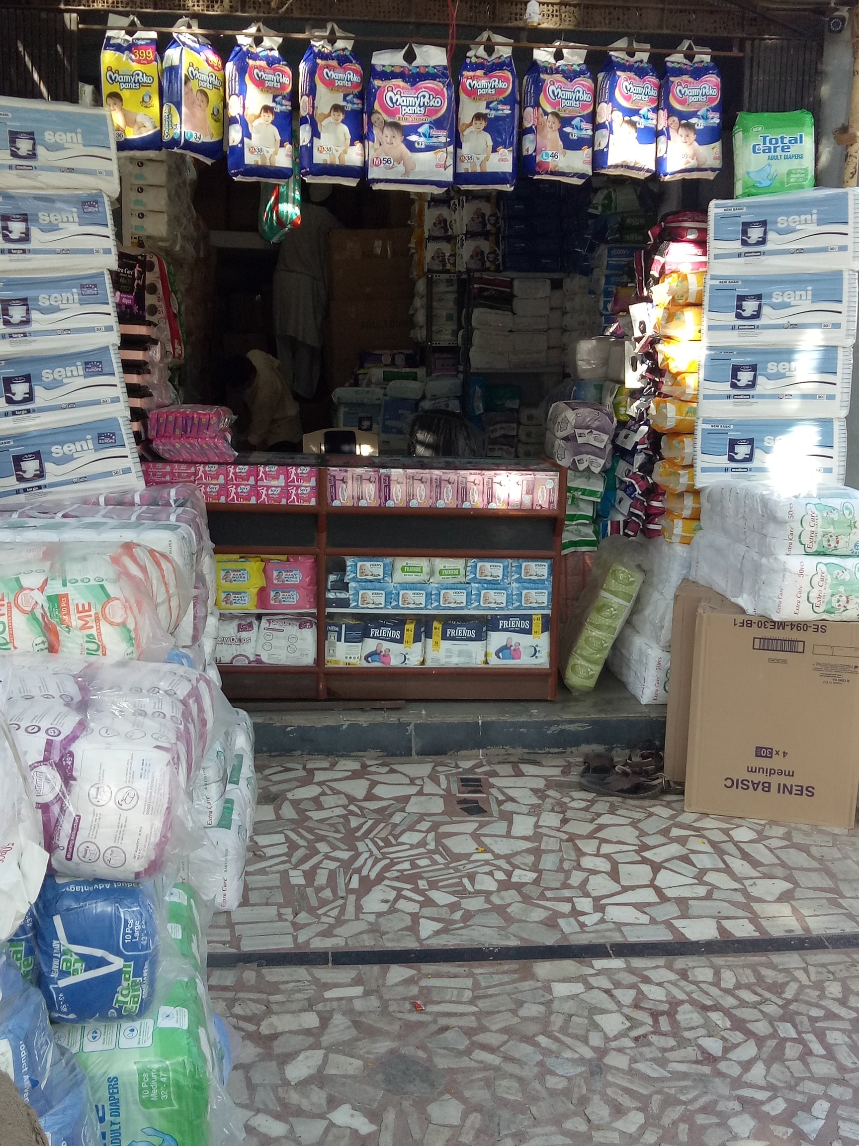 Wholesale diapers store