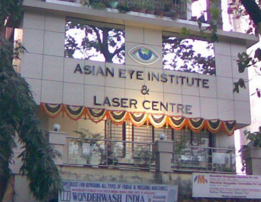 Asian eye clinic store