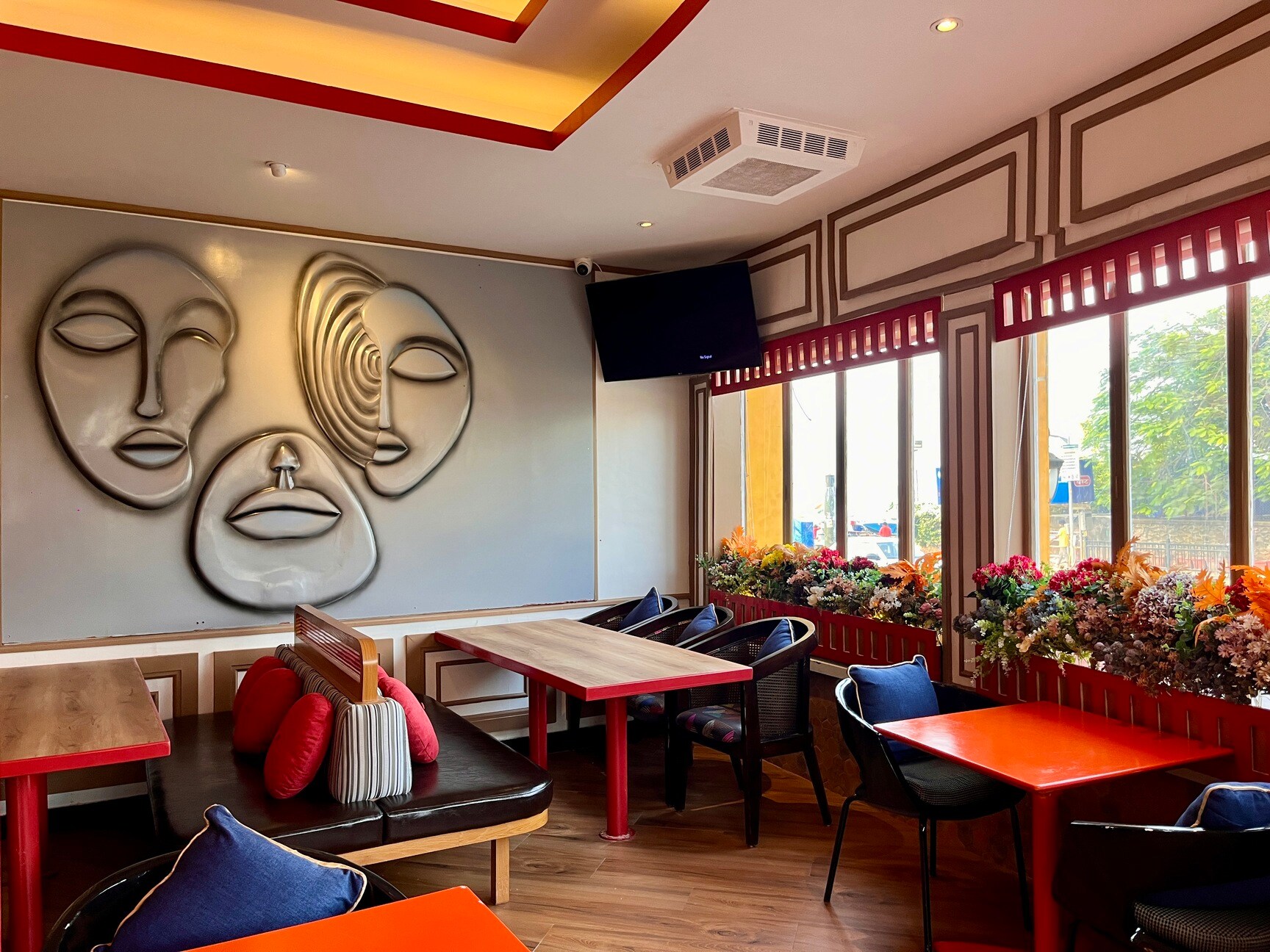 Red Box Cafe Juhu in Bandra West,Mumbai - Best Restaurants near me in ...