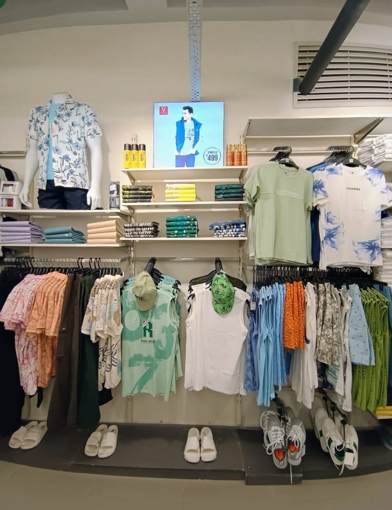 V Mart in Kankarbagh,Patna - 𝗩𝗶𝗲𝘄 𝗢𝗳𝗳𝗲𝗿𝘀 - Readymade Garment Retailers ...